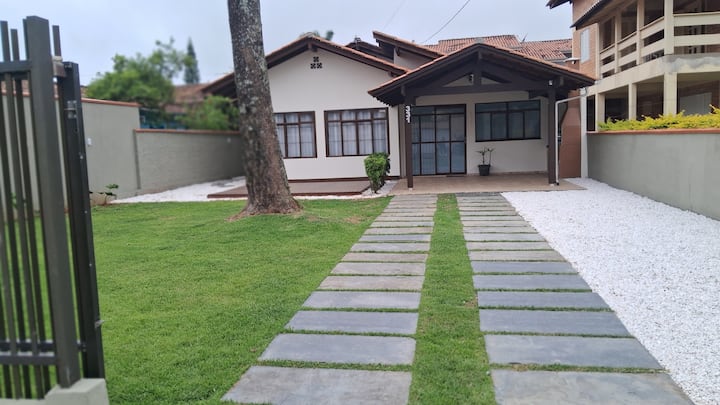 Casa Com Quintal Amplo Perto Da Praia - Penha