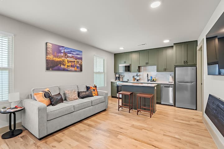 Music City Retreat | Free Parking + Broadway - Nashville, TN