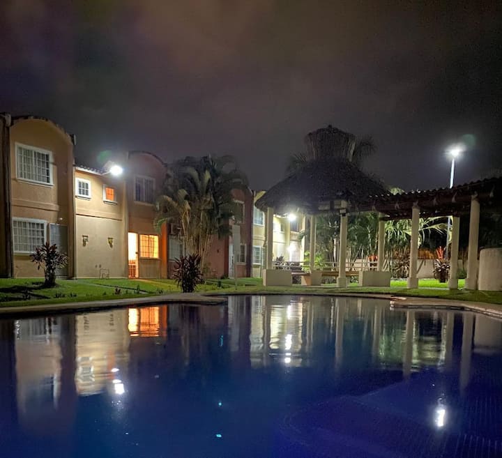 Casa Familiar Con Alberca Y Aire Acondicionado - Zihuatanejo