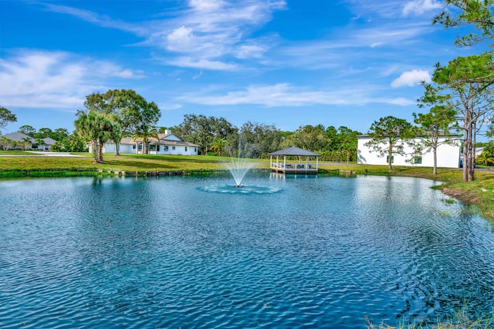 Aviation Getaway With Private Runway Access! - Hobe Sound, FL