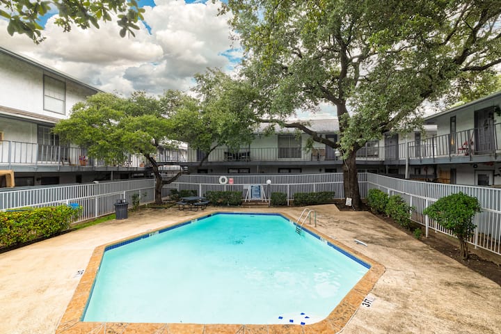 Renovated Condo – Celebrate The World Cup! - Farmers Branch, TX