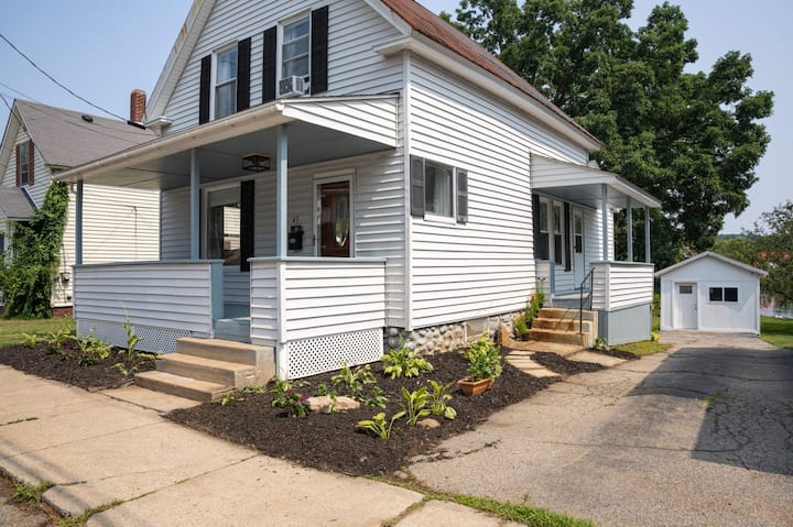 Riverside On The Pond – Downtown Sanford Stay - Sanford, ME