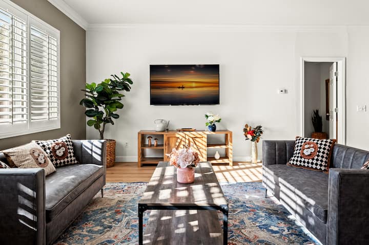 Rare Oversized Home/7br 5ba/2 Kits 3lr/12beds/4tvs - Ontario, CA