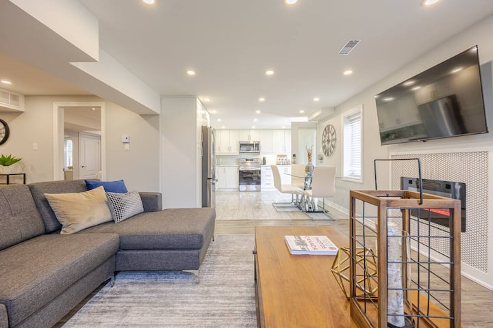 Modern Walk-out Basement - Pickering