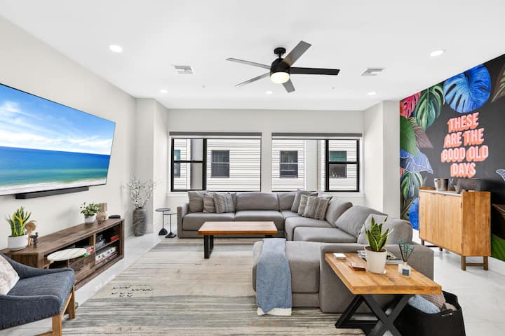Modern 4br Home With Rooftop Oasis - Sarasota, FL