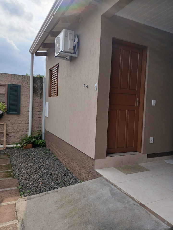 Apartamento
Mobiliado C/ Ar Condicionado. - Dois Irmãos