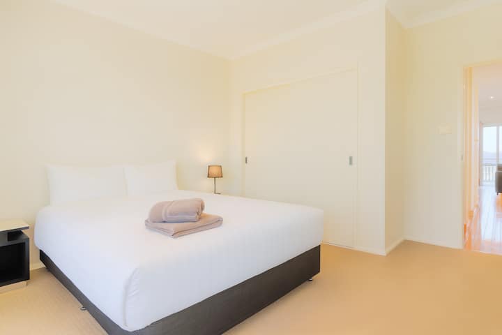 Spacious 2 Bed/2 Bath Villa - Aberdeen