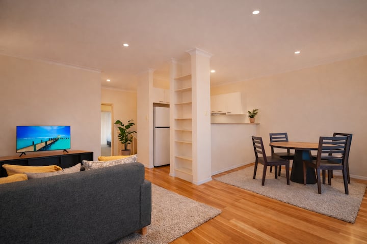 Modern 2br Townhouse With Bbq & Pool Access - Muswellbrook