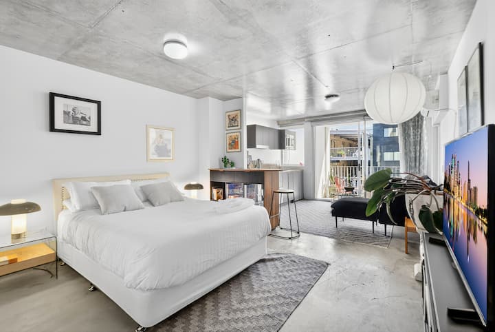 Valley Heart Studio Apartment + Car Park - Spring Hill