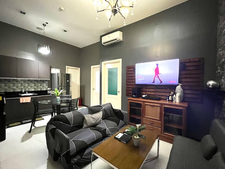 Stay Above The City At Gramercy Penthouse 2br - Taguig