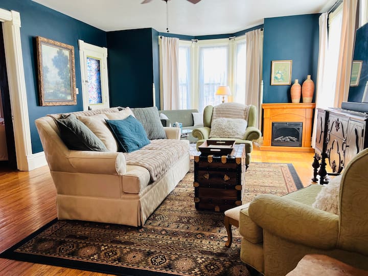 1 King+1 Queen Starved Rock Area The Eleventh Owl - 스탠다드