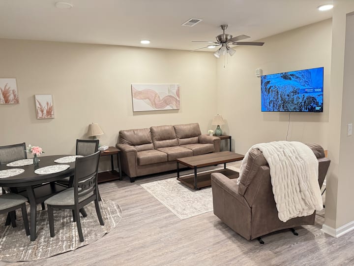 1b Apartment, New, Home Away From Home - Burritt on the Mountain