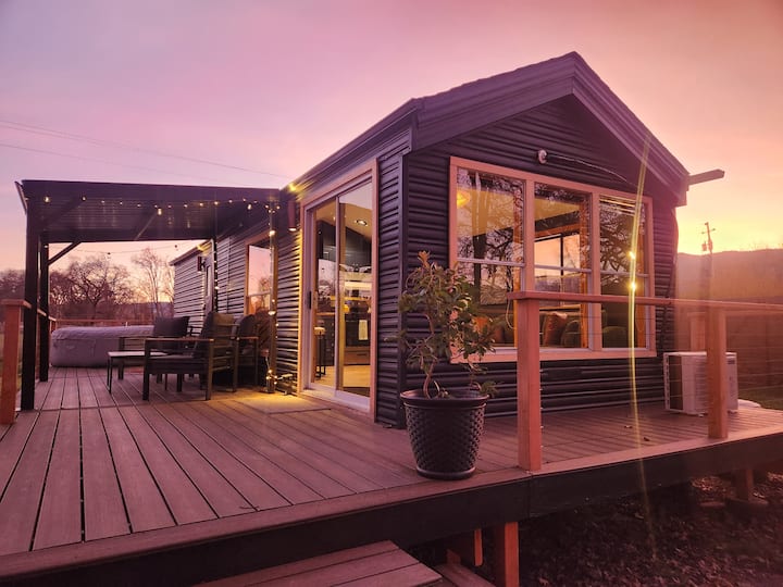 Cozy Tiny Home + Hot Tub | Oak Trees, Trail & View - Califórnia