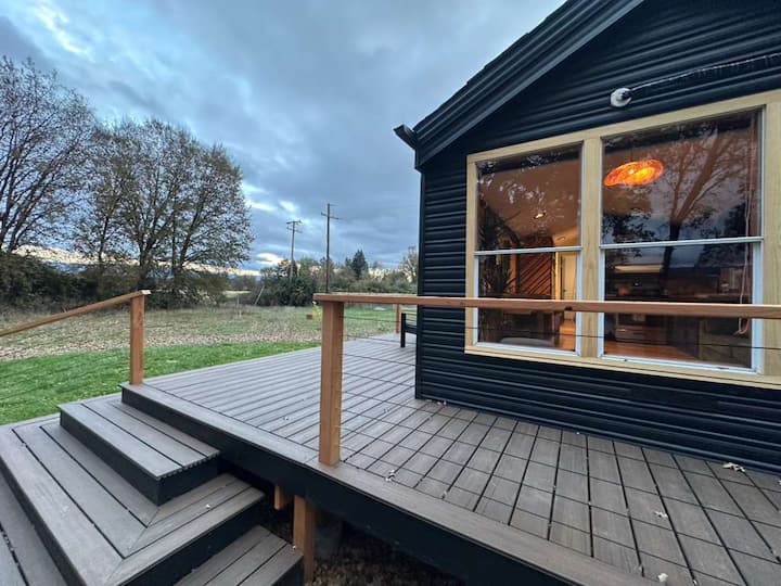 Cozy Tiny Home + Hot Tub | Oak Trees, Trail & View - California