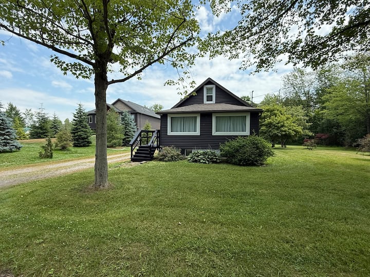 The Cabin With The Modern Touch! - Port Colborne