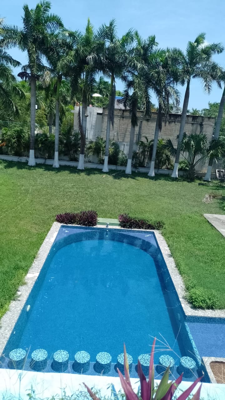 Airport Alberca King Selva Cancún - Cancún