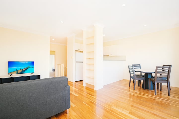 2 Bedroom, 2 Bath Hillside Villa - Muswellbrook