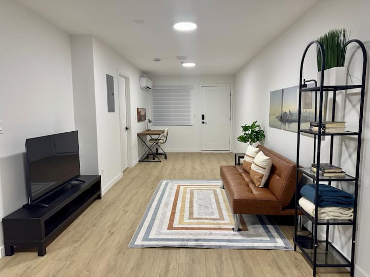 Lofty 1-bedroom Haven In Pasadena - Pasadena, CA