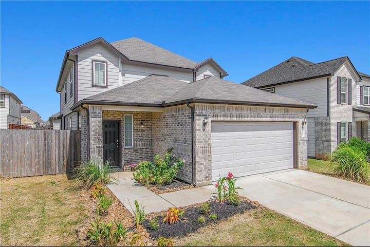 Cute Pet Friendly Home, Sleeps 9. Close To A&m. - Bryan, TX