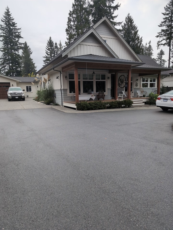 Farmhouse Basement Suite - Langley