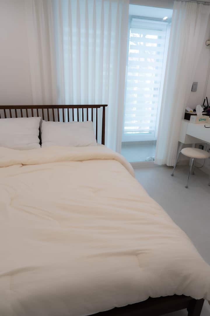 중앙시장과 도보 5분거리 (퀸 침대1개 방 2개) - 경포동