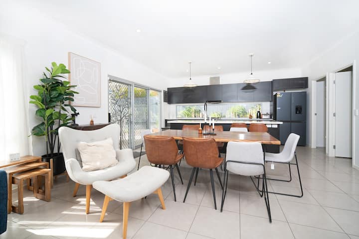 Ex-display House 4 Bedroom W/ Full Aircon & Garage - Oxley