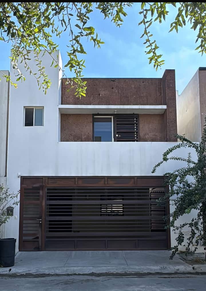 Casa En Privada Con Todas Las Comodidades. - Monterrey