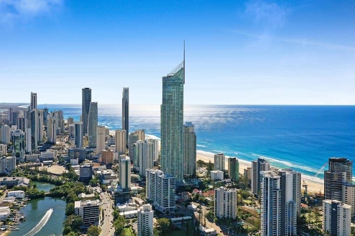 High-rise City View 3bdr Apartment With Parking - Gold Coast