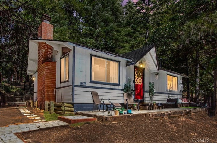 Spring Oak Cottage Getaway - Running Springs, CA