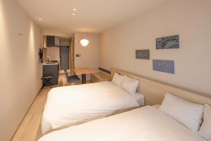 New！ジャパニーズモダンなホテル／博多駅徒歩10分【ダブルツインルーム】最大4名 - 福岡市