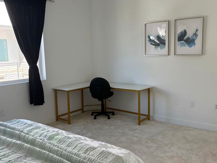 Luxury Apartment Near Irvine Spectrum - Irvine, CA
