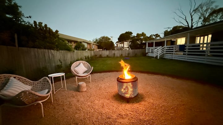 Family Beach House
<5 Mins To Beach + Shops - Cowes