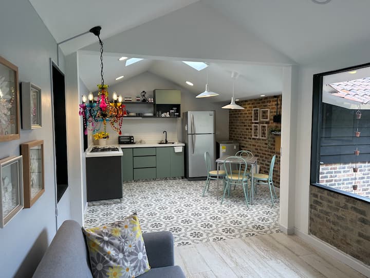 New Luxury Cabin With Mountain Views. -