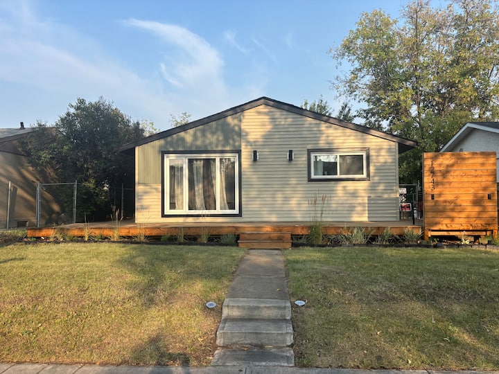 Cozy Bungalow - Saint Albert