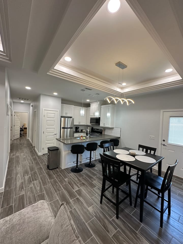 Charming 3br Apt | Great Location | Fast Wifi - Pharr, TX