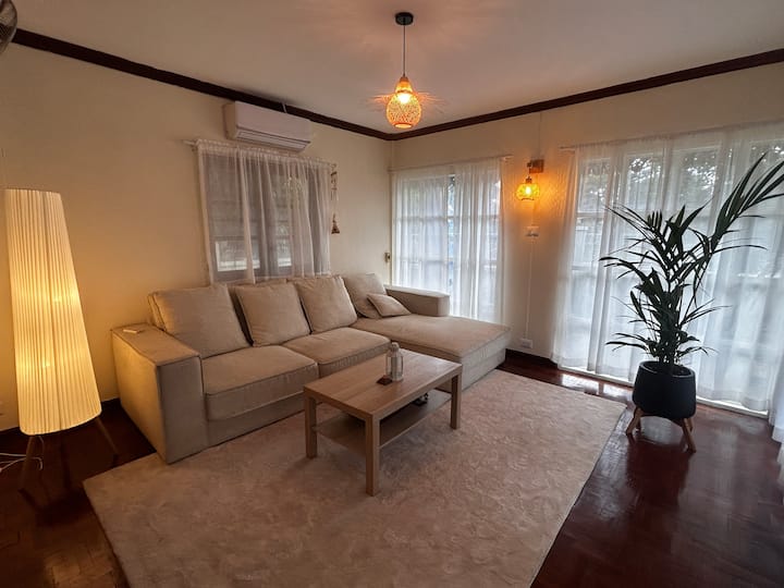 Warm & Cozy 3br/3ba Entire House – Two-story Charm - Chiang Mai