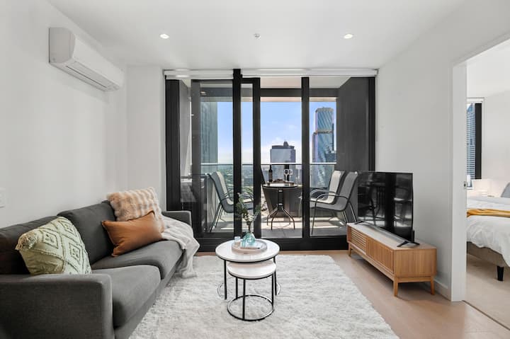 Luxury Docklands 2br Apt | Pool, Gym & City Views - Australia
