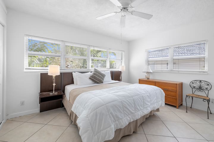 Las Olas Getaway King | Pool+dining, Amenities 201 - Fort Lauderdale, FL