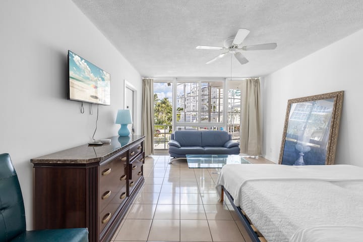 King Studio Wtr Front | Las Olas Pool + Dining 202 - Fort Lauderdale, FL