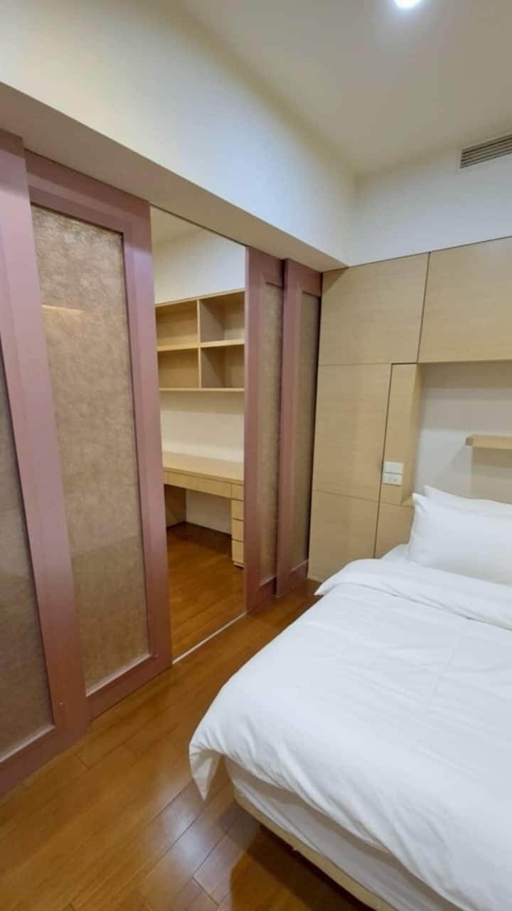 Mrt龍山寺|靜巷裡的光與木之家|現代設計.舒緩靜謐.全設備 - New Taipei City