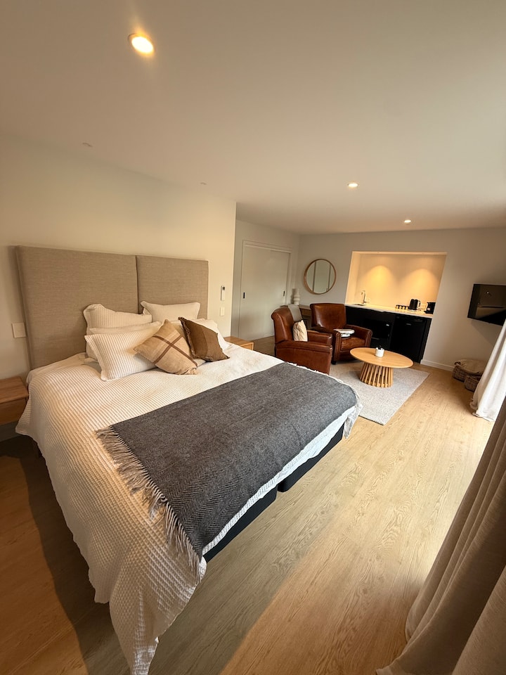 Stylish Studio With Courtyard And Kitchenette - Wanaka