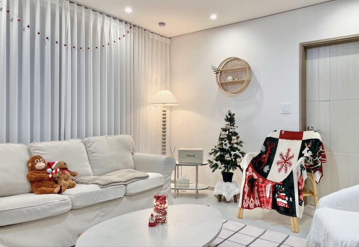 New! 광안역5분/10인/독채숙소/무료주차/퀸침대4/방3/짐보관/테라스/바베큐/세스코 - Busan