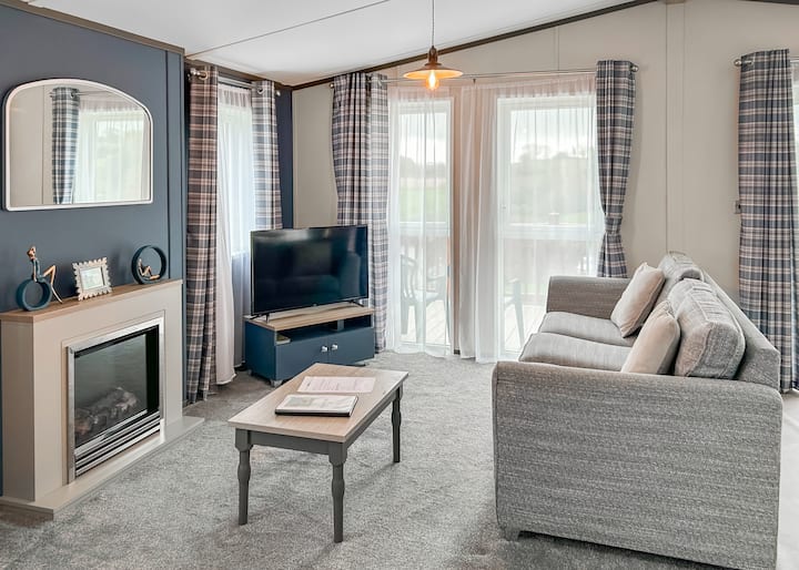 Deluxe Lodge 2 Bed - Richmond Castle