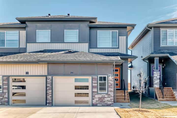 Brand New Full House With Garage - Airdrie