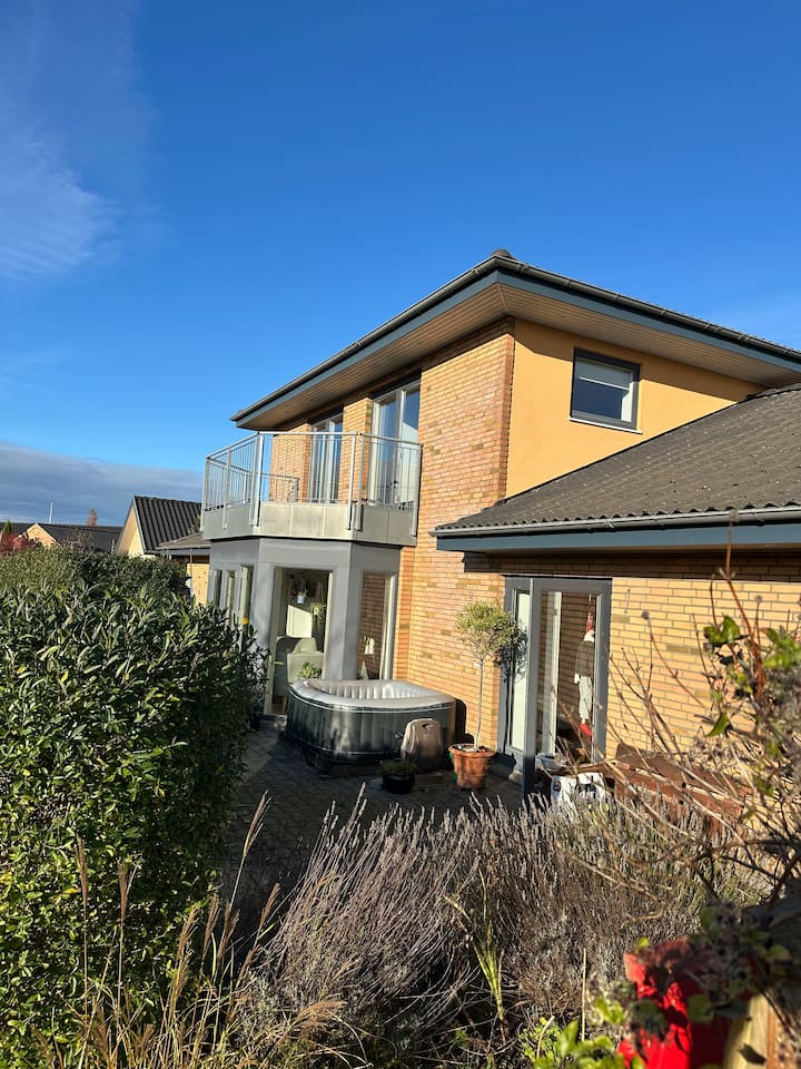 Storvilla I Viby J På 232m2 Udlejes 14 El 30 Dage - Aarhus