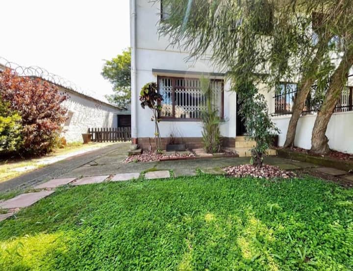 The Busstop - Charming 2bed 2.5bath In Glenwood - Durban