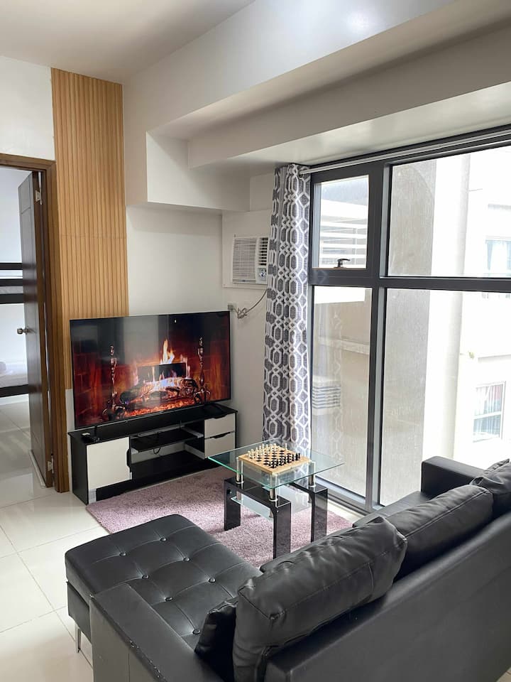 Pool View Two Bedroom Wide Room Horizon 101 - Cebu