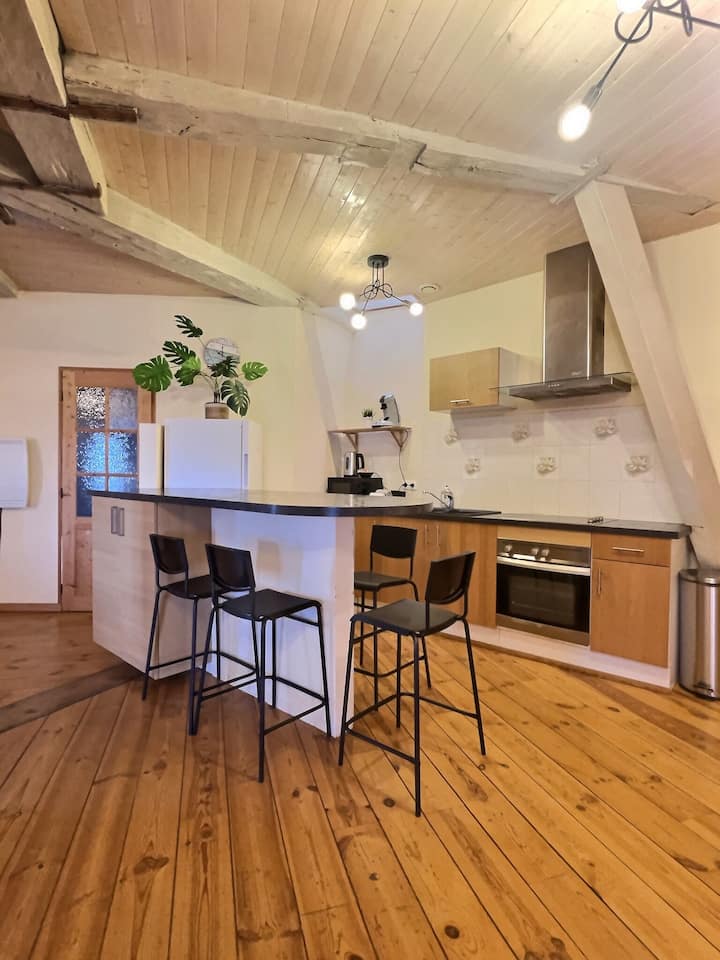 "La Tour" De Miss. K Conciergerie - ibis Macon Sud Crêches