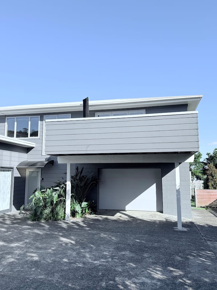 Bright Coastal Getaway, 2 Min Walk To The Beach - Hahei