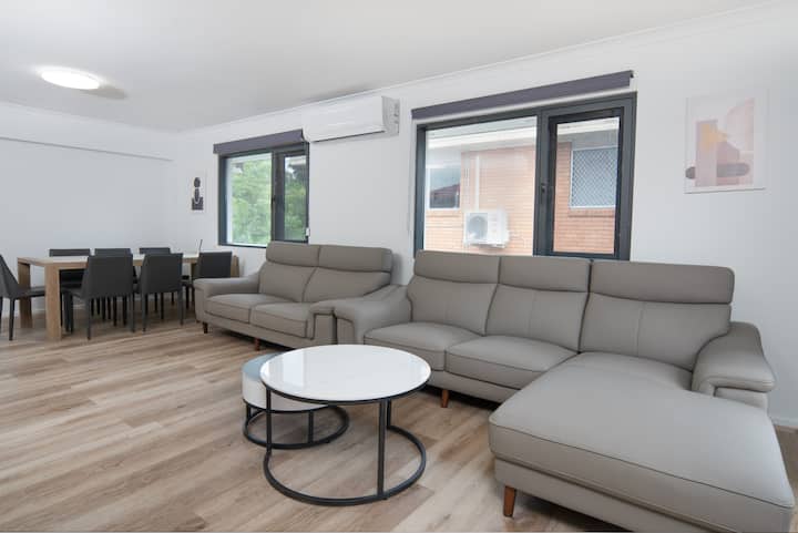 Stylish Comfort Stay | New Upgraded 4br Near Shops - Logan City